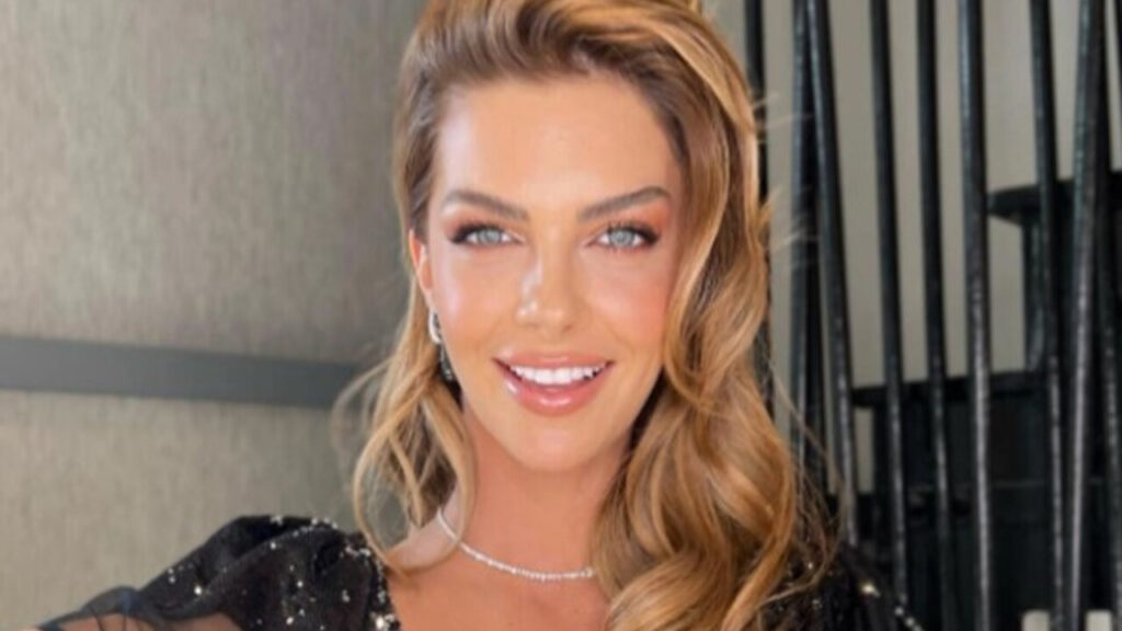 Pelin Karahan özel hayatıyla ilgili konuştu: ‘Eşime çıplak fotoğraflar ...